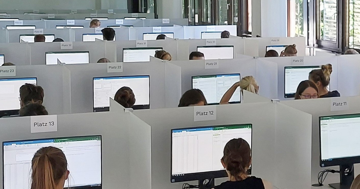 First exam in e-examination room realized - Werkstoffprüftechnik - TU ...